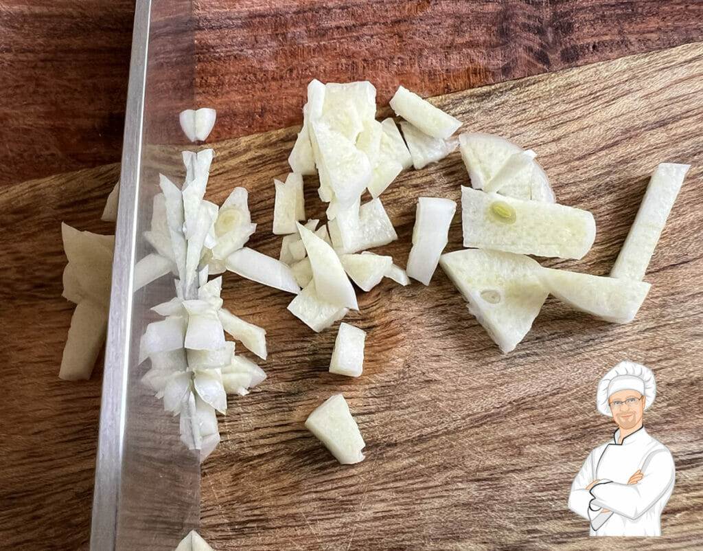 How to Peel and Mince Garlic - RecipeTeacher